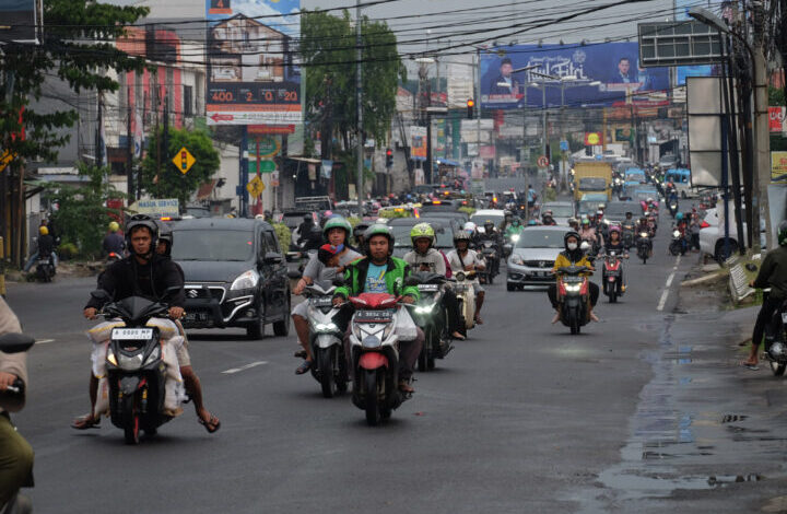 Jalan Raya Kepandean Kota Serang Ramai Lancar