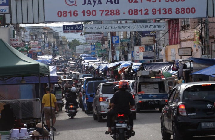 Pasar Royal Kota Serang Macet Saat Ramadan