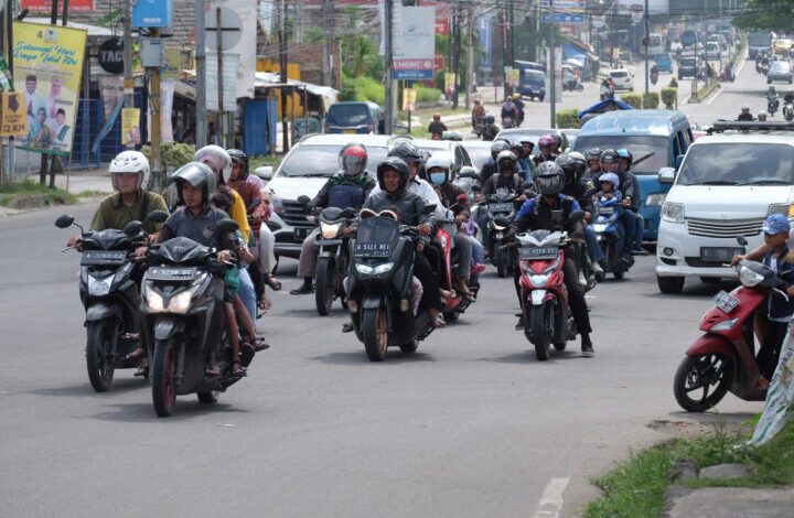 Jalan Raya Kepandean Kota Serang Arah Jakarta Ramai