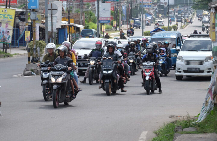 Jalan Raya Kepandean Kota Serang Arah Jakarta Ramai