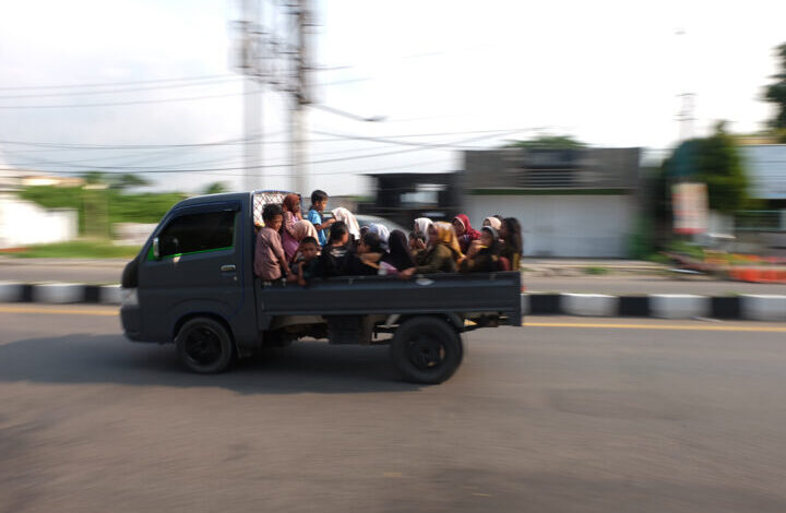 Mobil Losbak Dipilih Berwisata Lantaran Lebih Murah