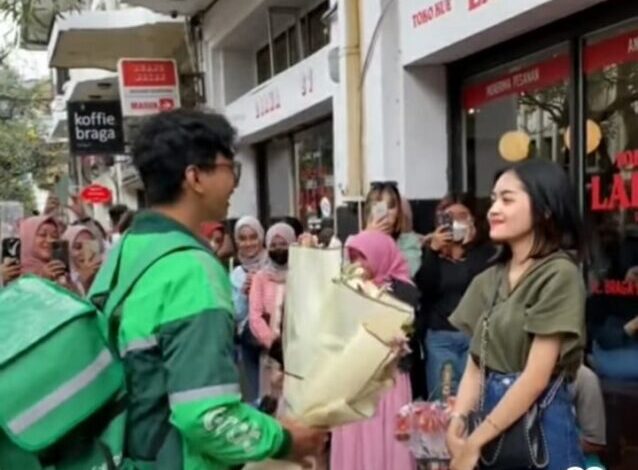 Driver Ojol Grab di Bandung Lamar Cewek Cantik, Begini Endingnya