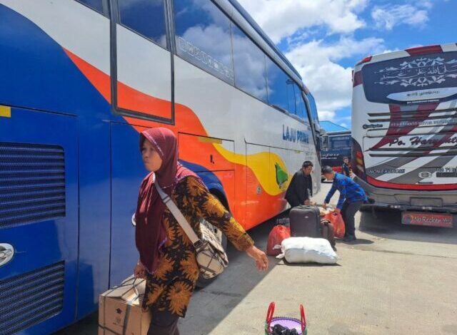 Terminal Seruni Cilegon Mulai Dipadati Pemudik Arah Jawa, Tarif Bus ...